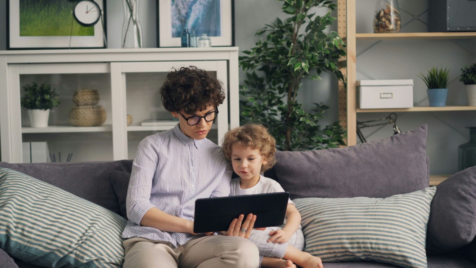 The Evolution of Social Media Engagement Among Modern Parents | Azaria PR